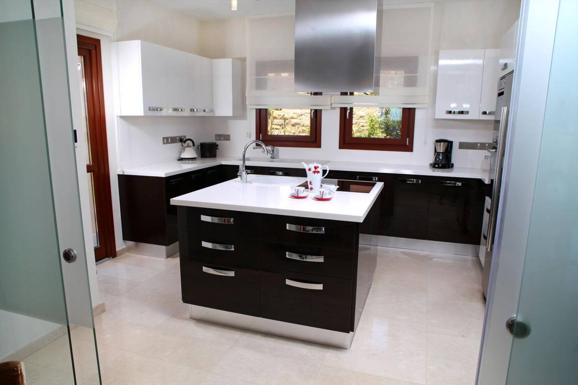 250 M² Villa ∙ 4 Bedrooms ∙ 8 Guests - Куклиа