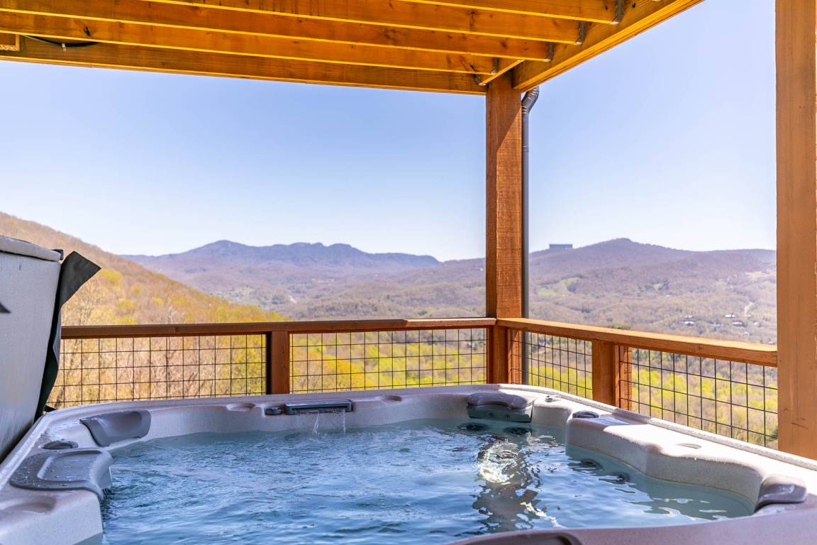 House ∙ 4 Bedrooms ∙ 12 Guests - Beech Mountain, NC