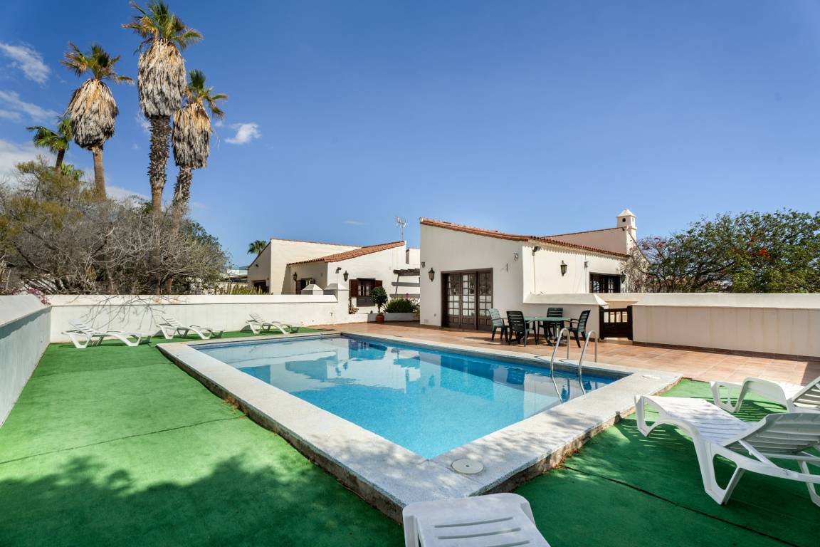 200 M² Villa ∙ 3 Bedrooms ∙ 9 Guests - El Médano