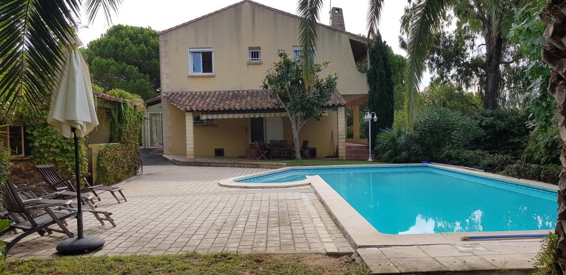 200 M² Gîte ∙ 4 Chambres ∙ 11 Personnes - Vias