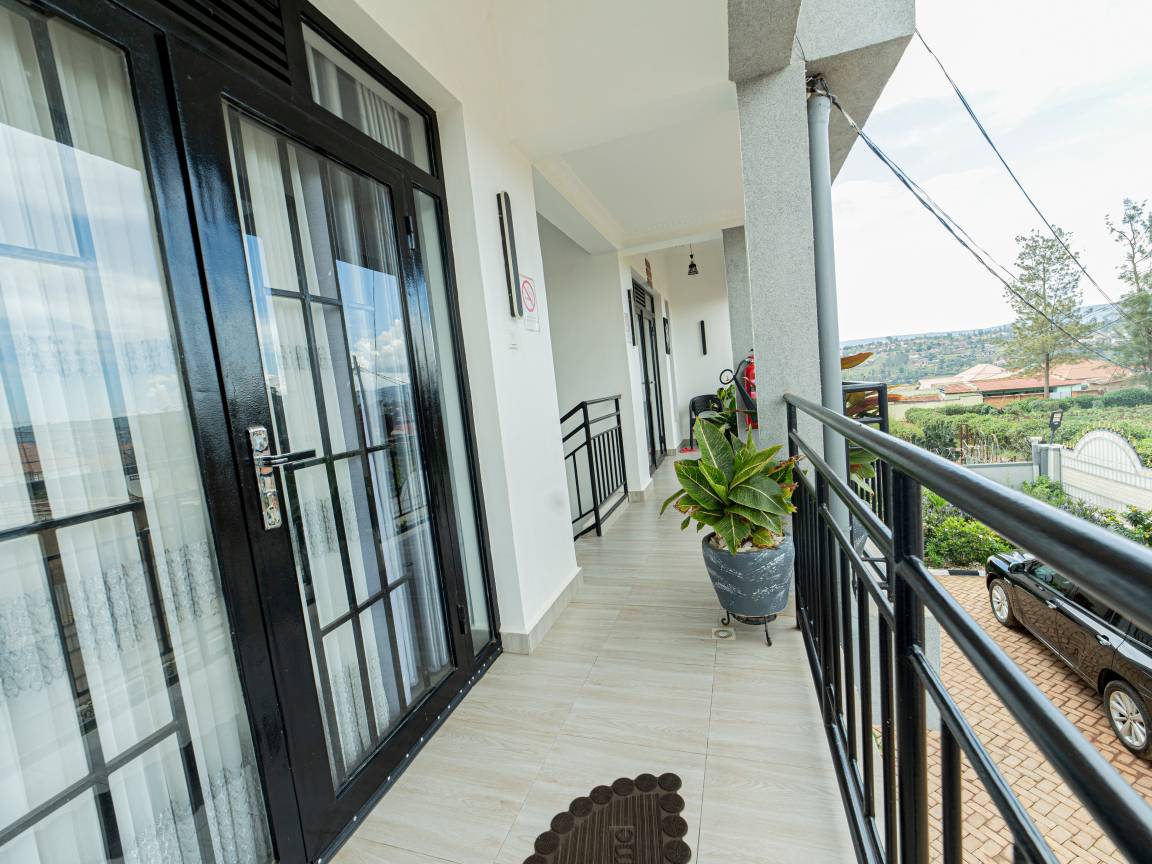 805 M² Landhaus ∙ 10 Schlafzimmer ∙ 20 Gäste - Kigali