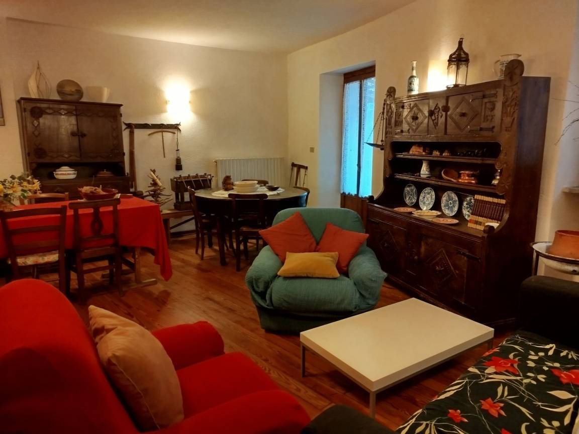 200 M² Appartement ∙ 3 Slaapkamers ∙ 6 Gasten - Sampeyre