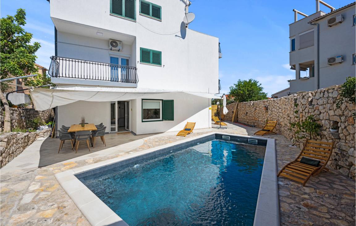 242 M² Apartment ∙ 5 Bedrooms ∙ 10 Guests - Pirovac
