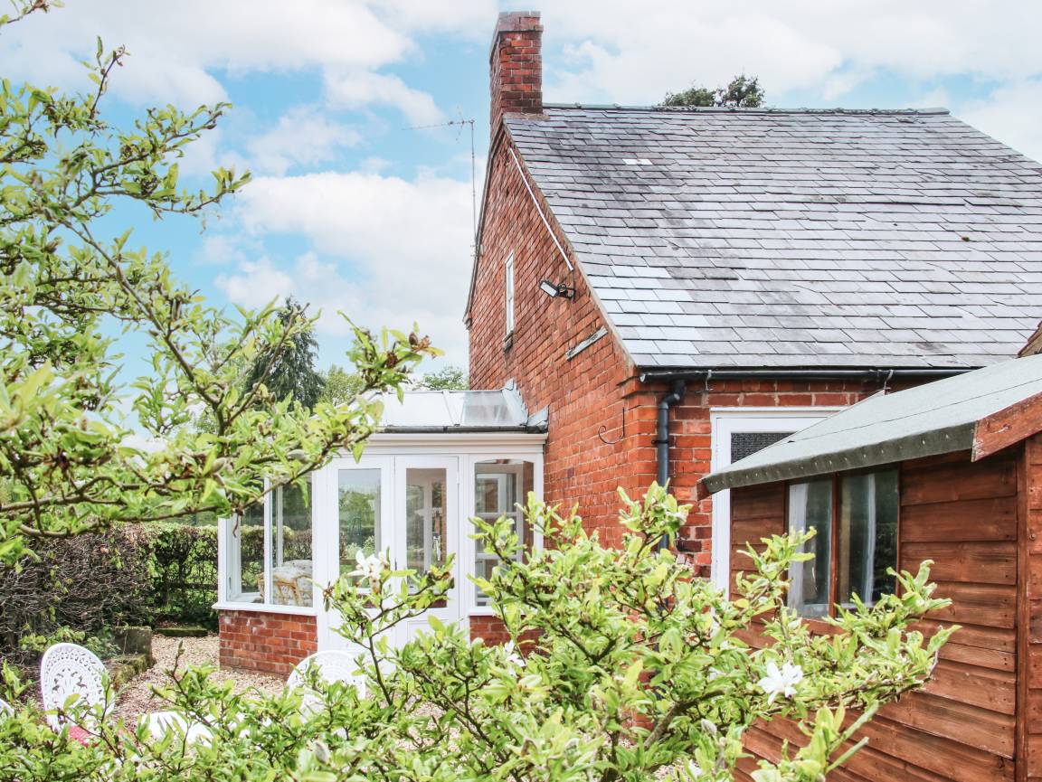 Cottage ∙ 2 Bedrooms ∙ 4 Guests - West Midlands