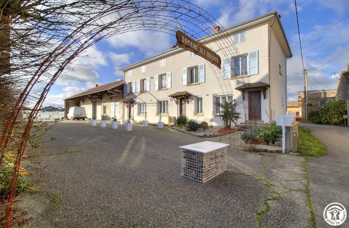 150 M² Gîte ∙ 5 Chambres ∙ 10 Personnes - Ain