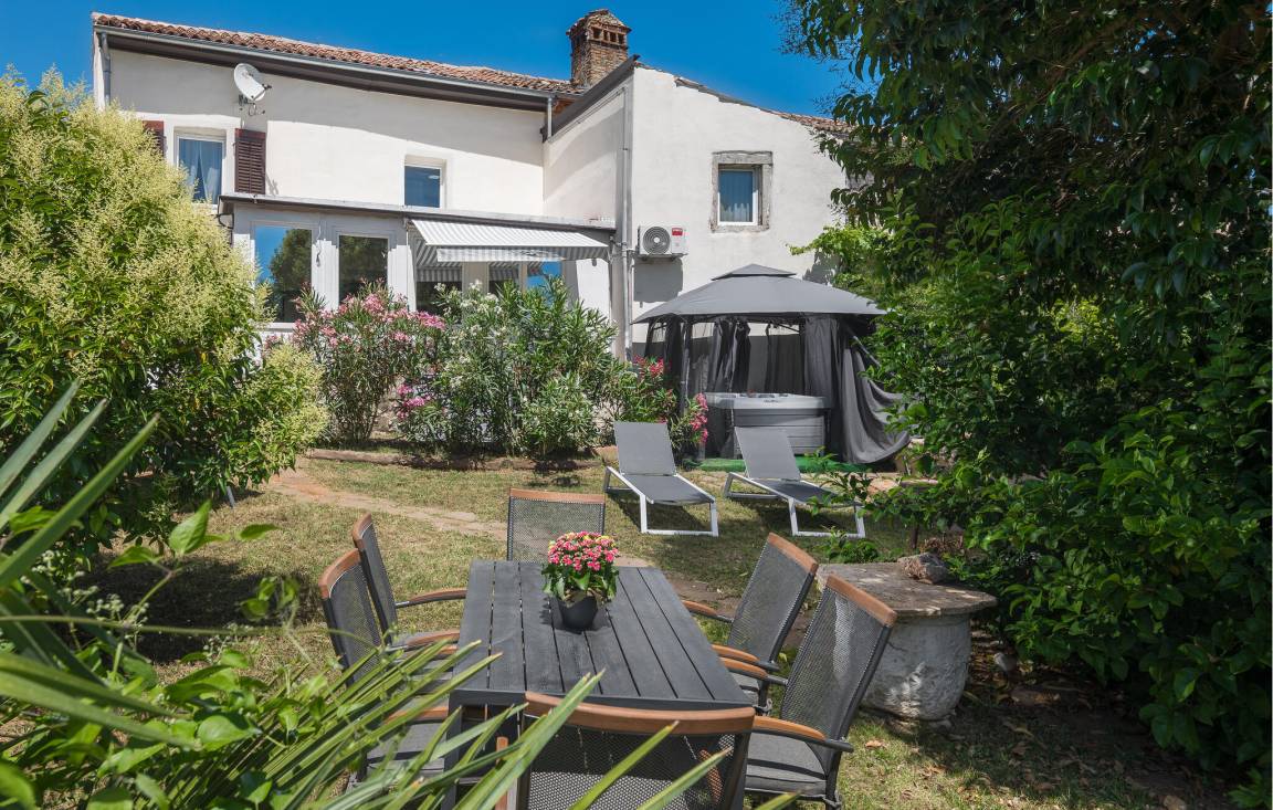 160 M² House ∙ 2 Bedrooms ∙ 6 Guests - Motovun
