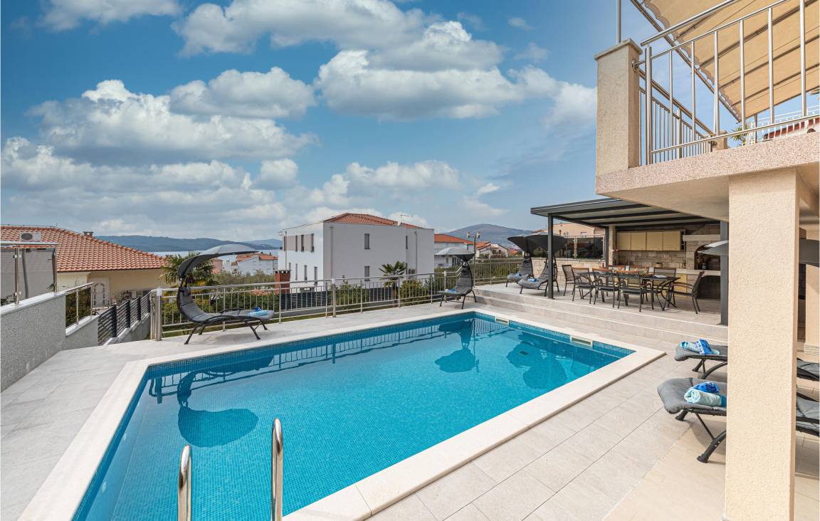 270 M² Casa ∙ 5 Habitaciones ∙ 8 Huéspedes - Okrug Gornji