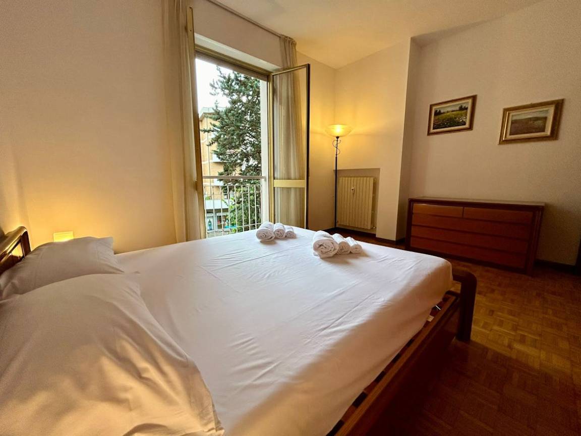 110 M² Apartment ∙ 2 Bedrooms ∙ 4 Guests - Varese