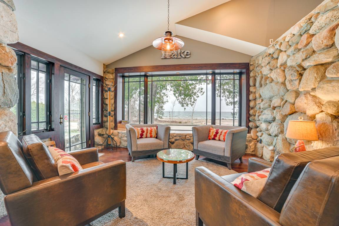 120 M² Cottage ∙ 2 Bedrooms ∙ 4 Guests - Michigan