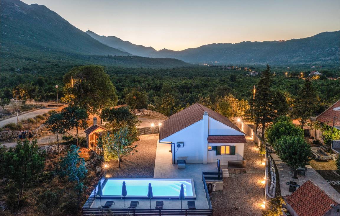 90 M² Ferienhaus ∙ 2 Schlafzimmer ∙ 6 Gäste - Makarska Riviera
