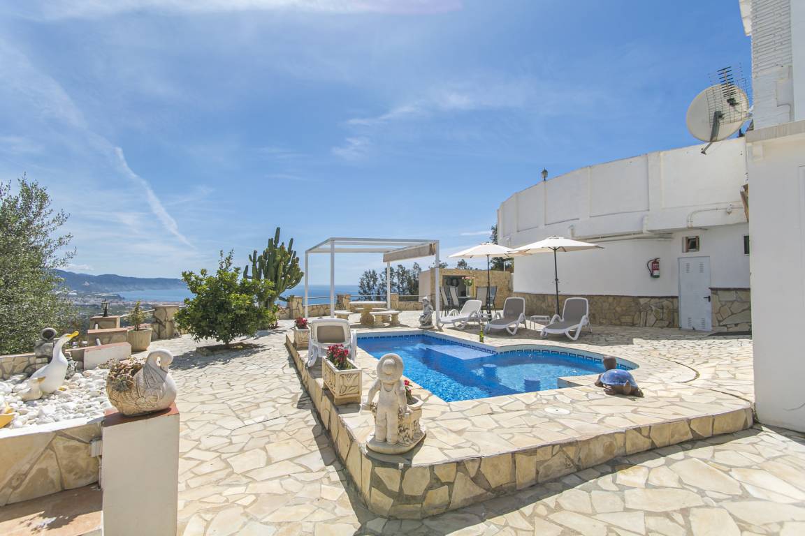 200 M² Villa ∙ 4 Habitaciones ∙ 10 Huéspedes - Torrox Costa