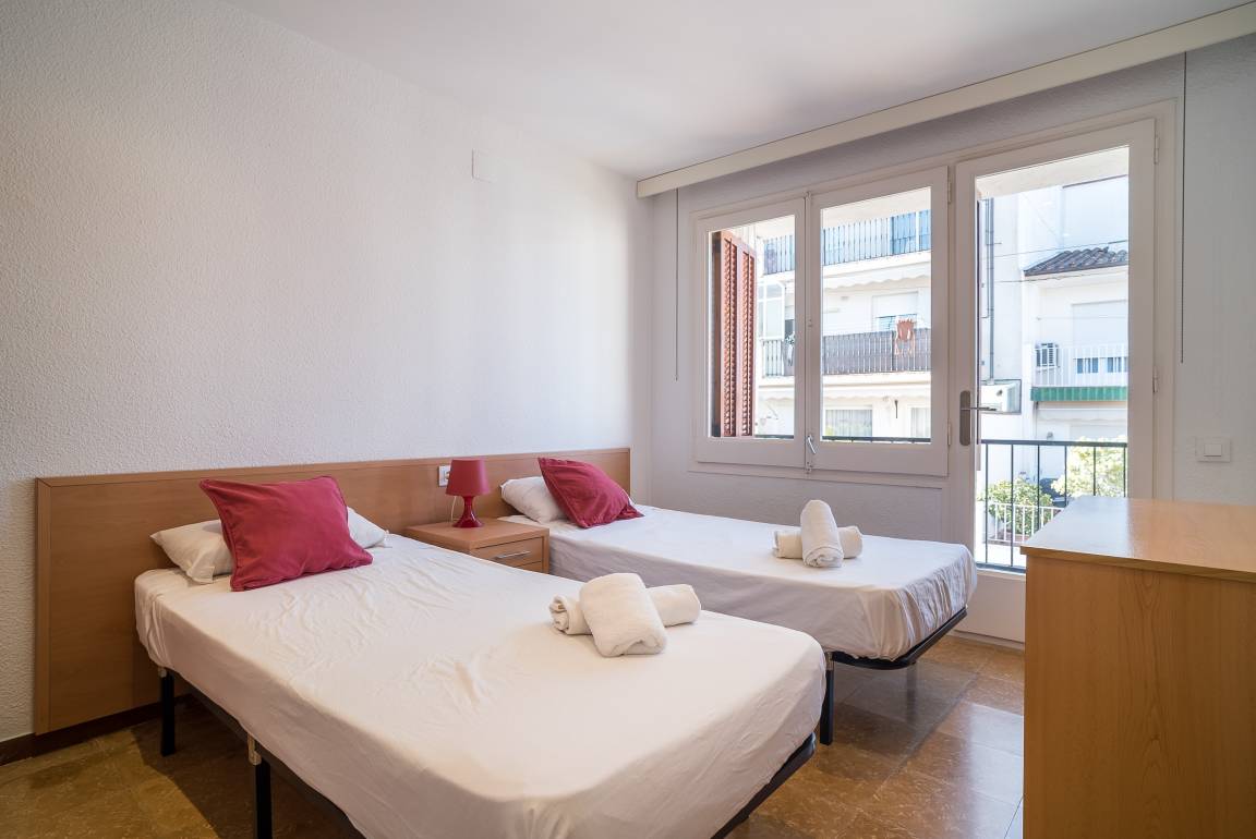 72 M² Apartment ∙ 3 Bedrooms ∙ 6 Guests - Canet de Mar