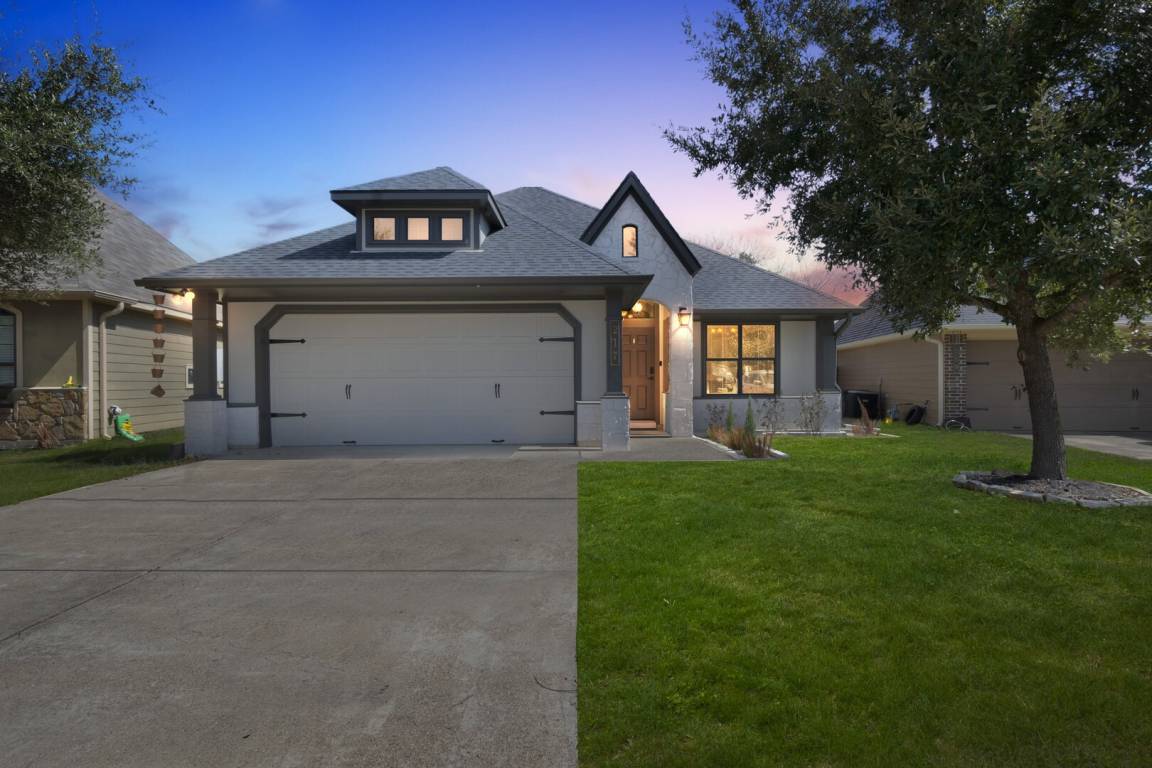 128 M² House ∙ 3 Bedrooms ∙ 9 Guests - College Station, TX