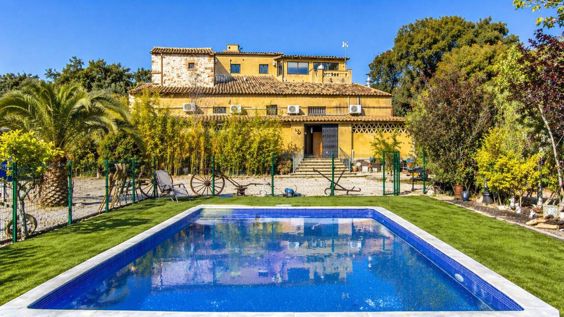 100 M² Villa ∙ 12 Habitaciones ∙ 25 Huéspedes - Caldes de Montbui