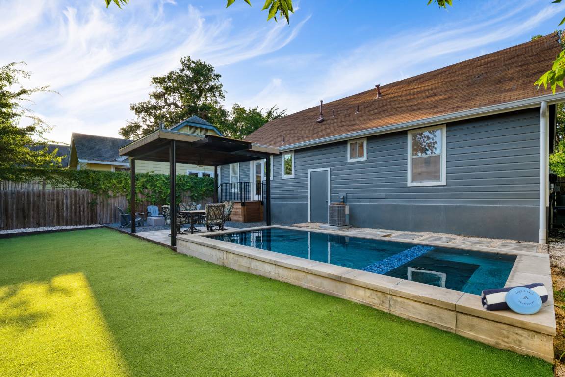 111 M² House ∙ 3 Bedrooms ∙ 6 Guests - Austin, TX