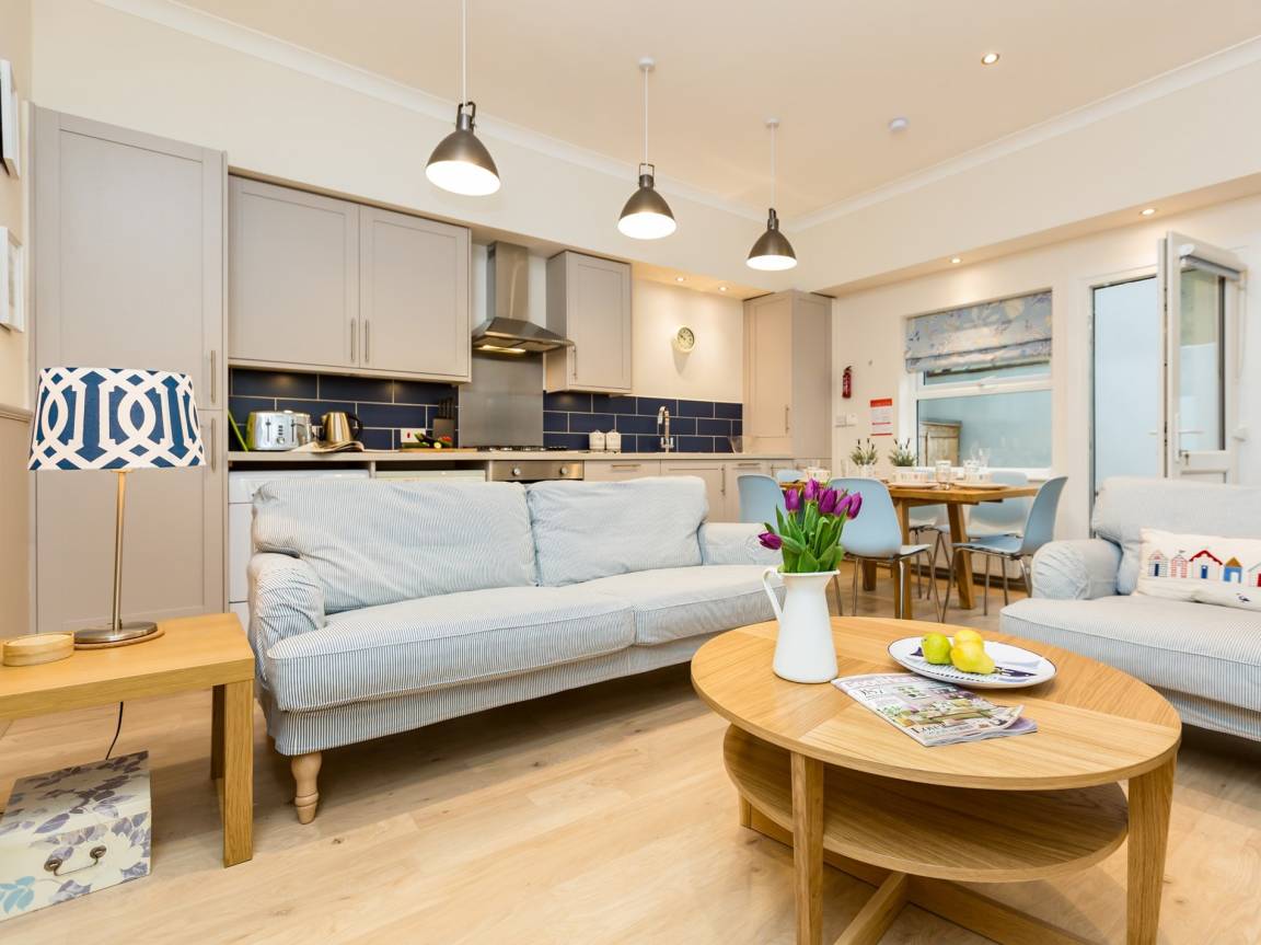 Cottage ∙ 3 Bedrooms ∙ 6 Guests - Eastbourne
