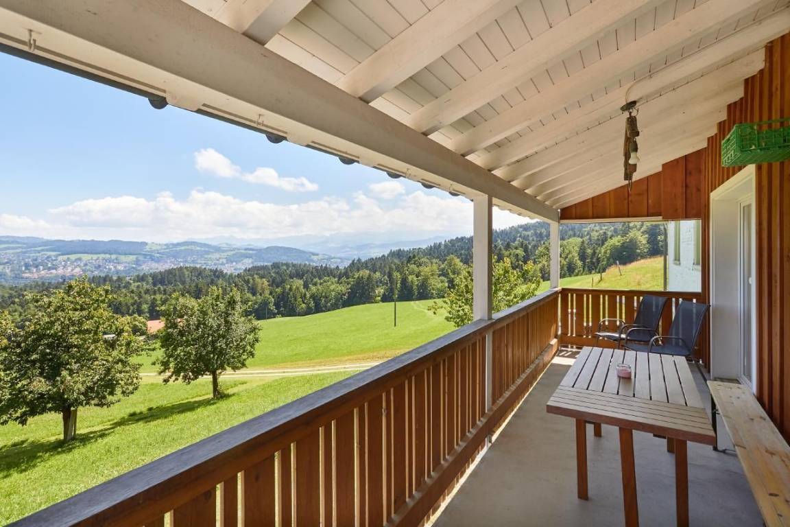 77 M² Ferienwohnung ∙ 3 Schlafzimmer ∙ 6 Gäste - St. Gallen