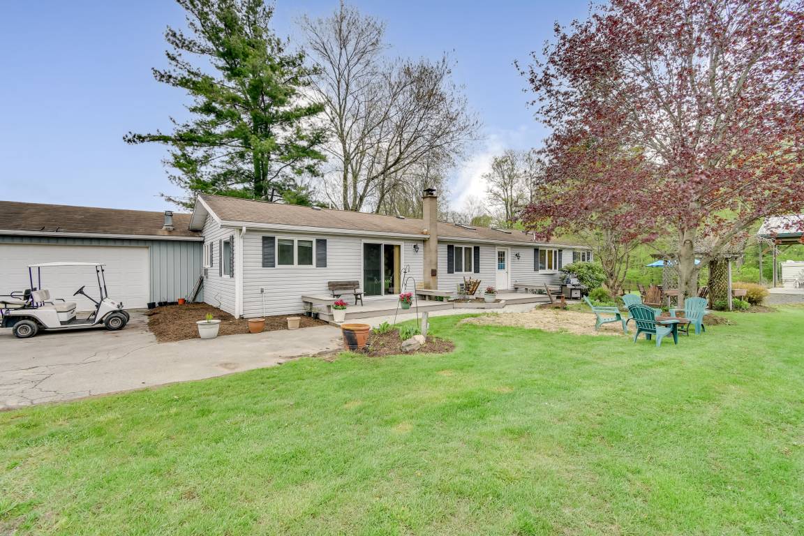 139 M² House ∙ 3 Bedrooms ∙ 9 Guests - Marion, NY