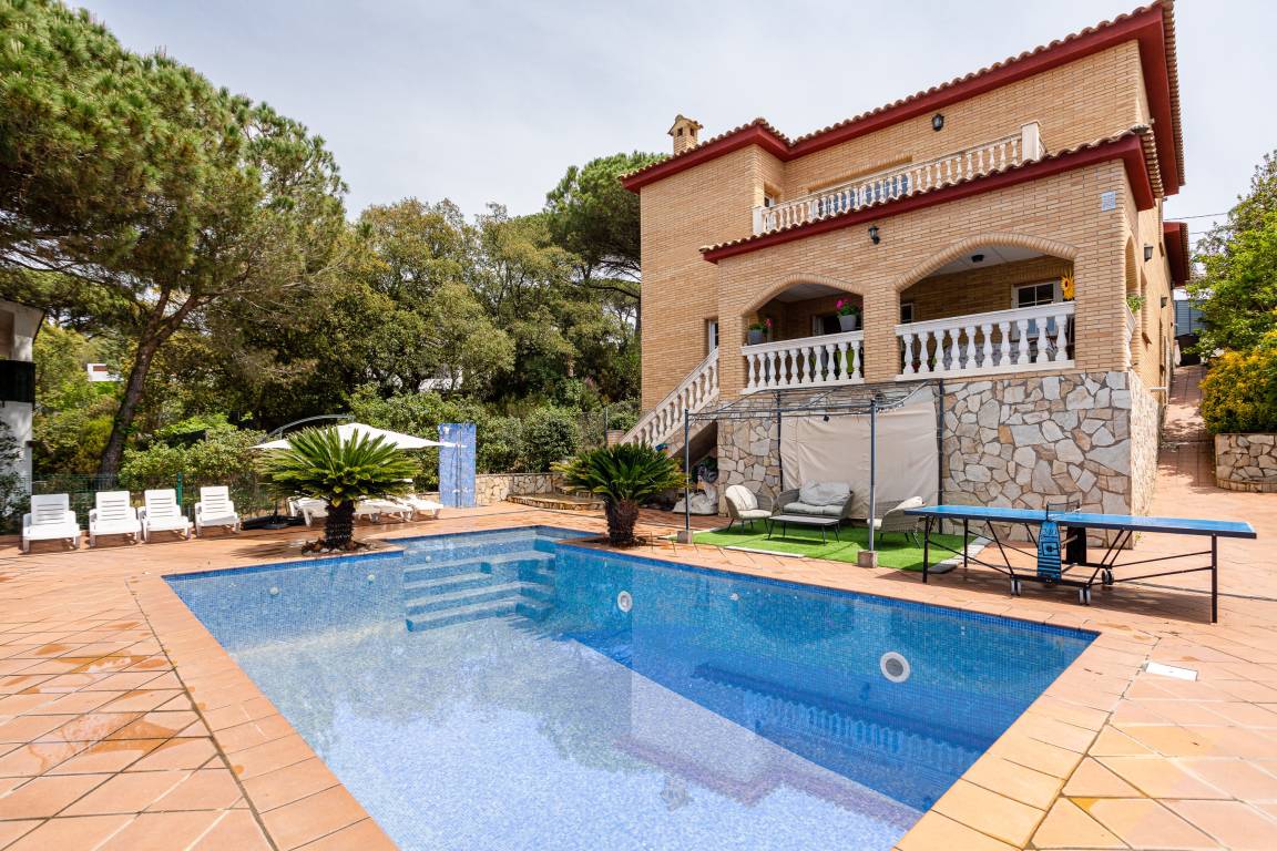 300 M² Ferienhaus ∙ 4 Schlafzimmer ∙ 10 Gäste - Blanes
