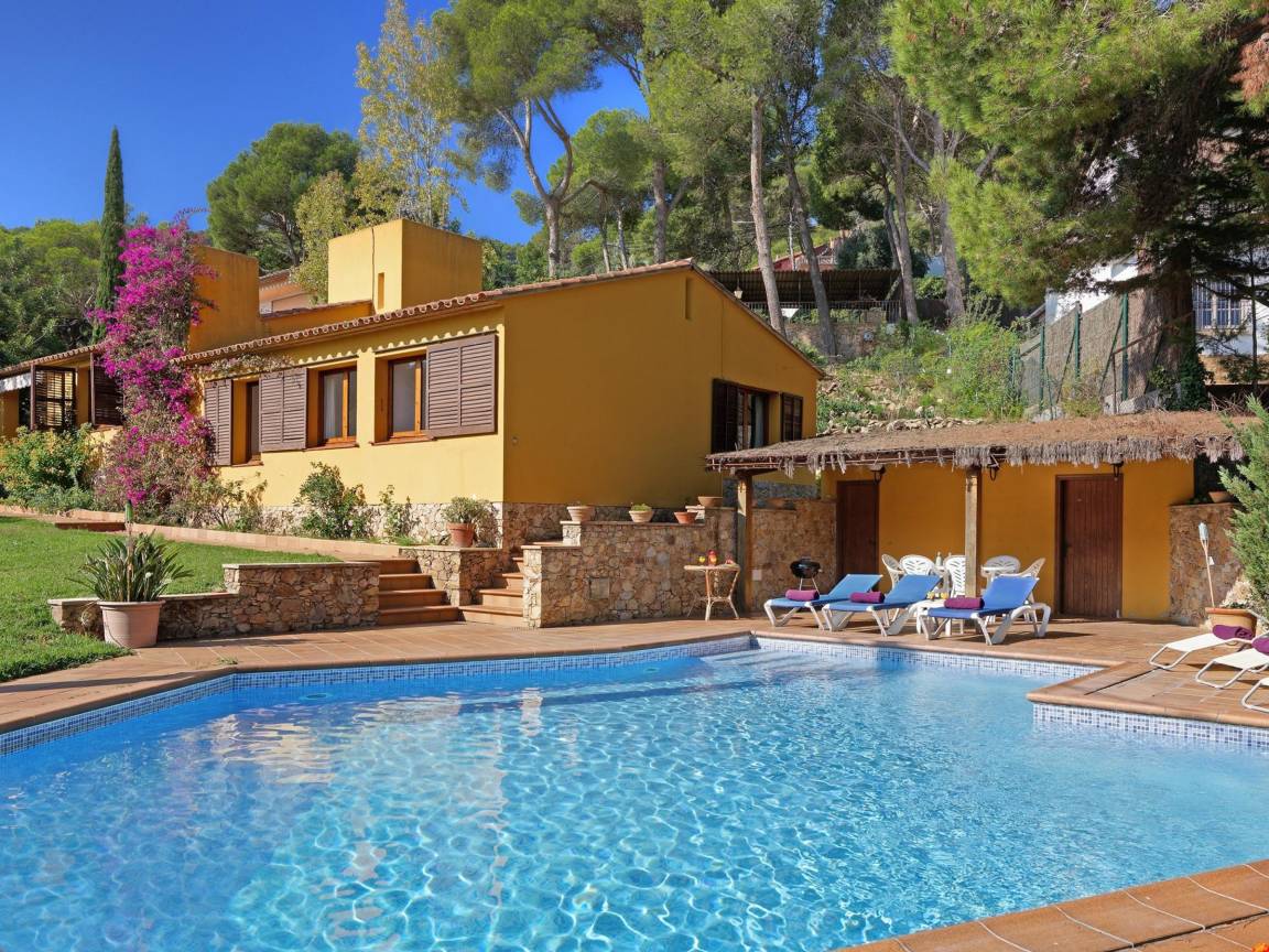 124 M² House ∙ 5 Bedrooms ∙ 11 Guests - Palafrugell