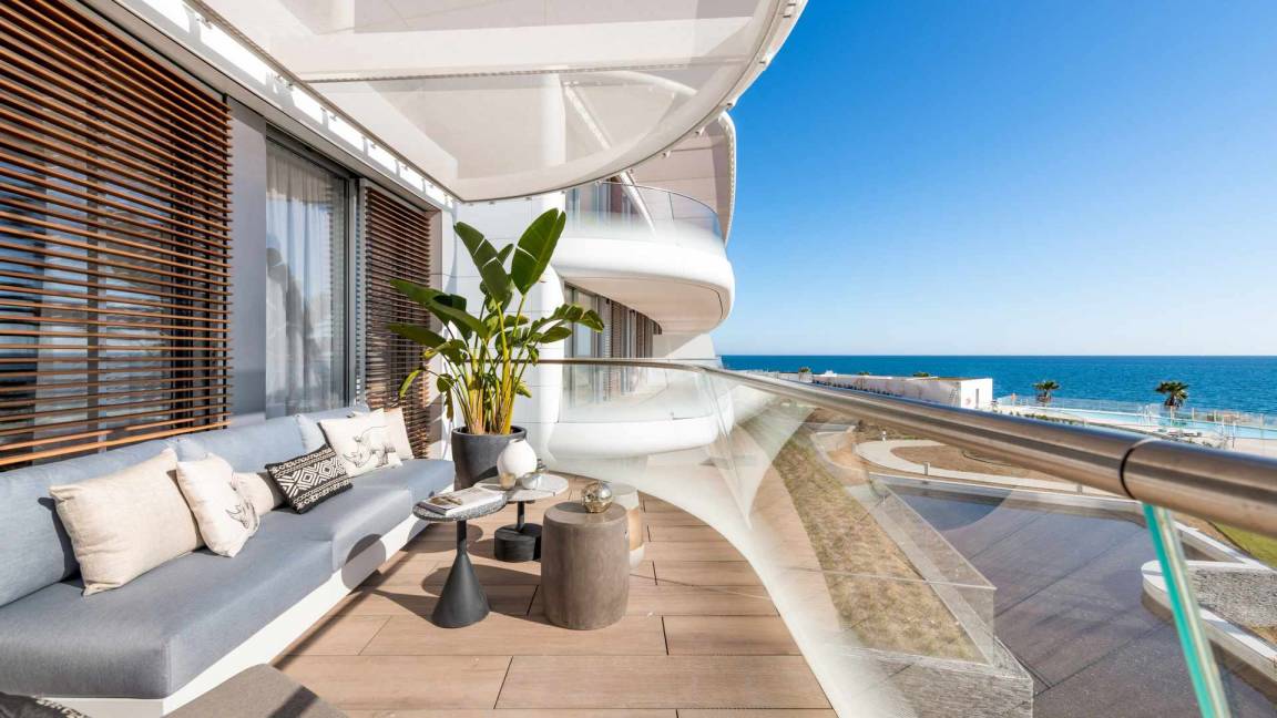 140 M² Apartamento ∙ 2 Habitaciones ∙ 4 Huéspedes - Estepona