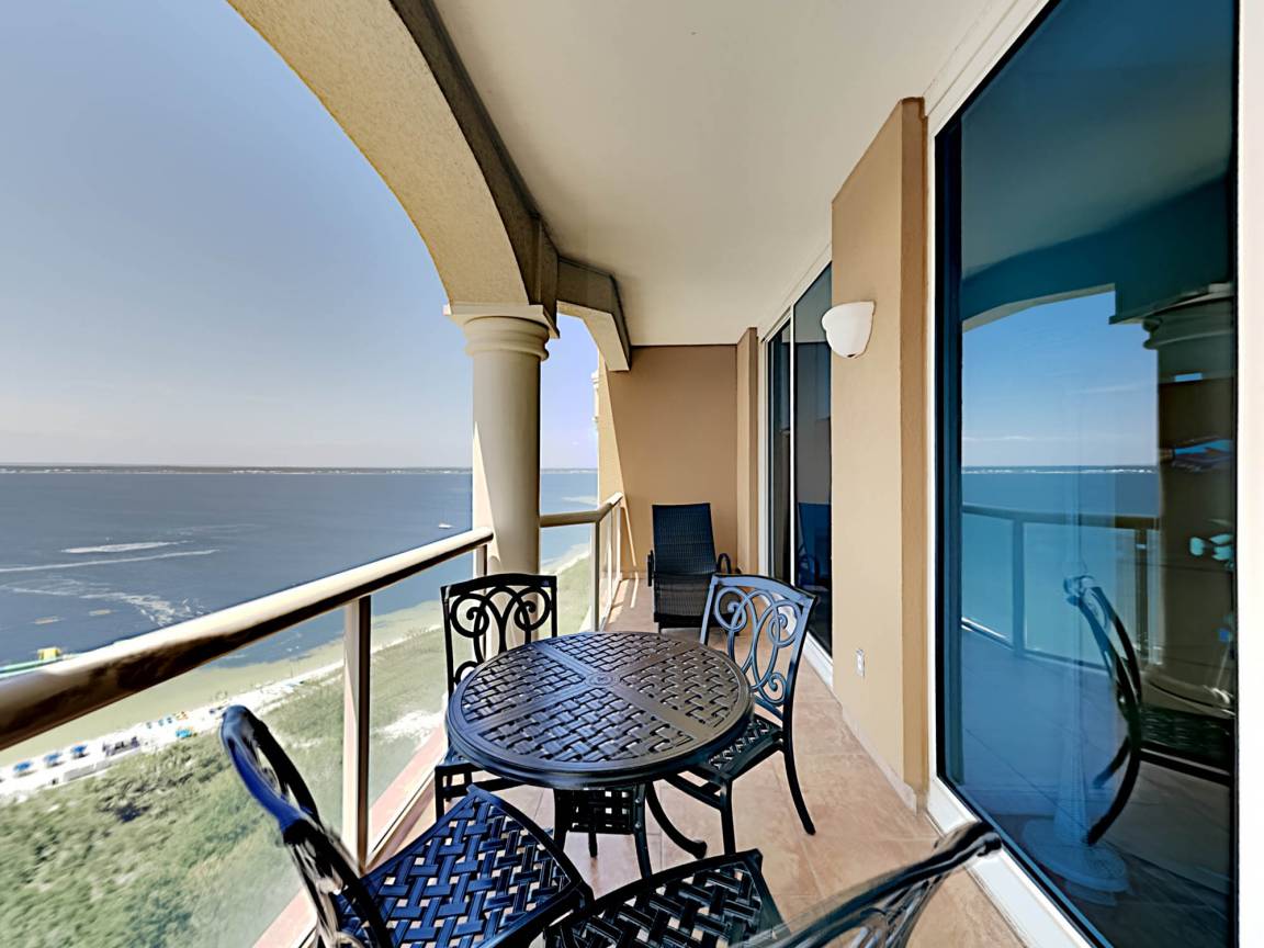 124 M² Condo ∙ 2 Bedrooms ∙ 6 Guests - Pensacola Beach, FL