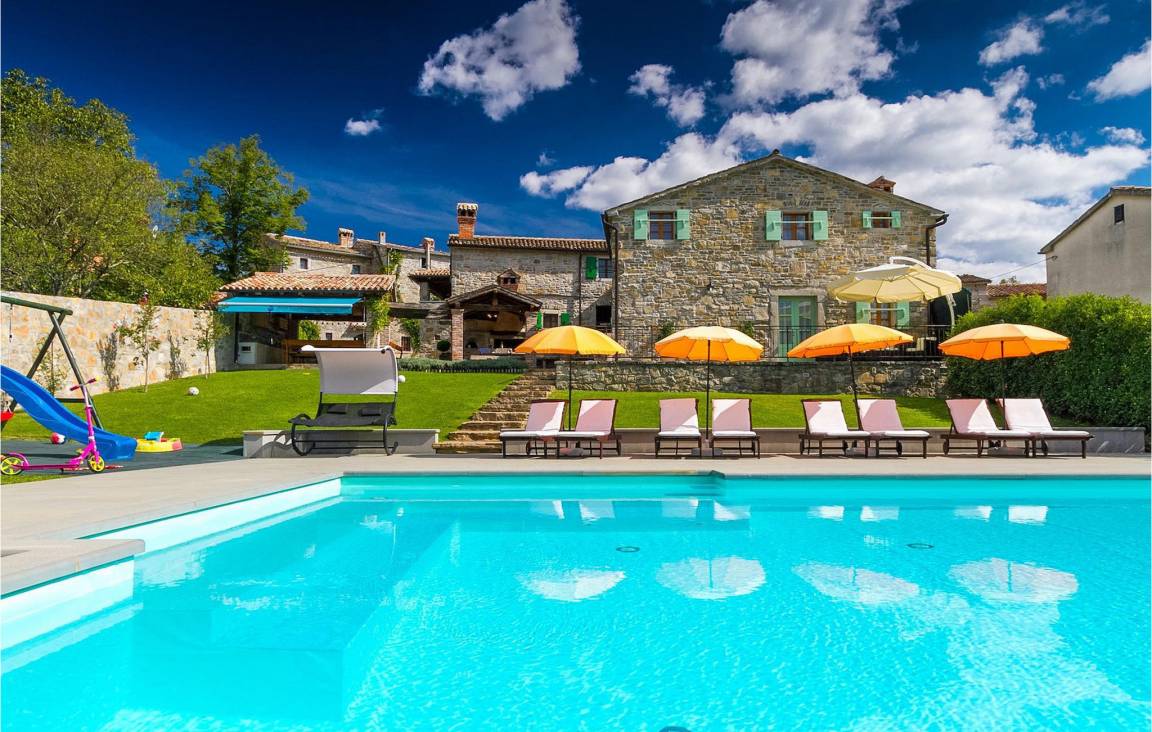 600 M² Ferienhaus ∙ 12 Schlafzimmer ∙ 28 Gäste - Kroatien