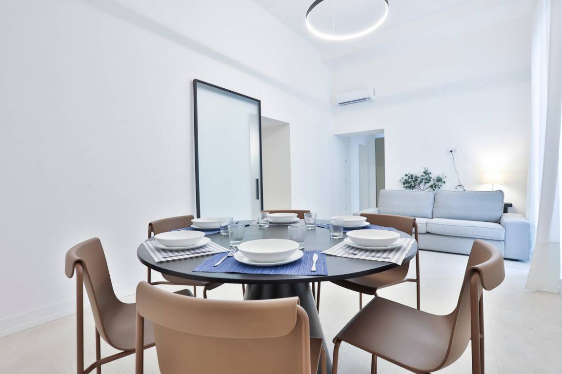 140 M² Apartment ∙ 3 Bedrooms ∙ 6 Guests - Salerno