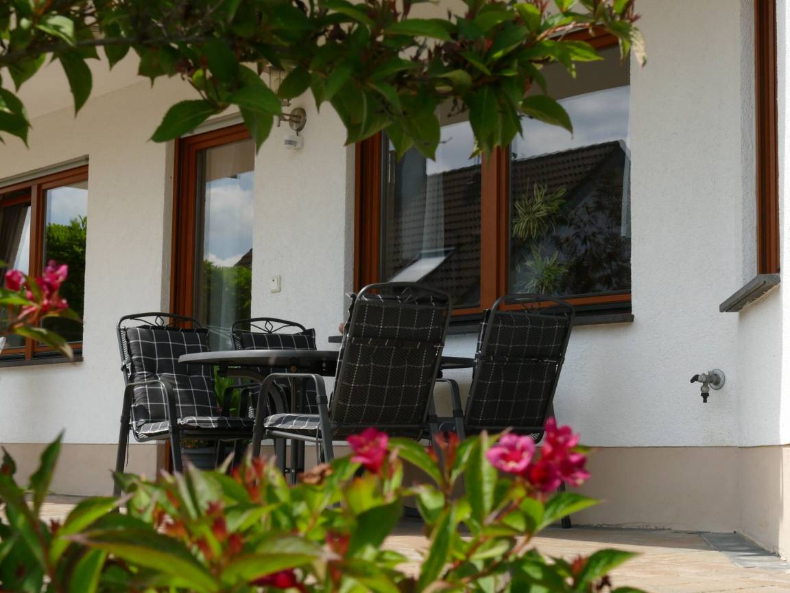 67 M² Ferienwohnung ∙ 1 Schlafzimmer ∙ 4 Gäste - Niederzissen