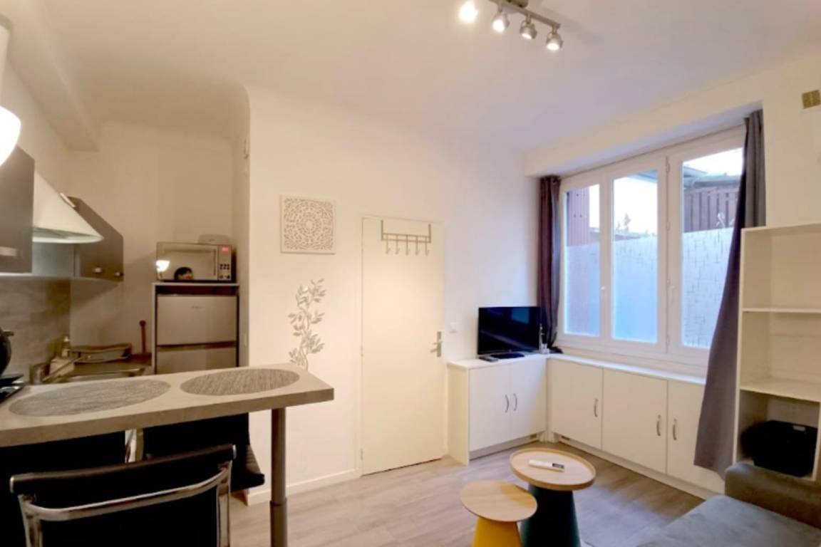 18 M² Studio Flat ∙ 2 Guests - Nice