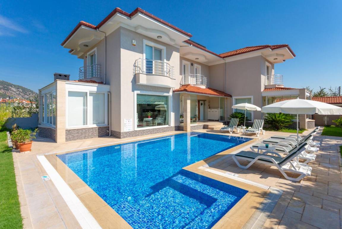 240 M² Villa ∙ 5 Slaapkamers ∙ 10 Gasten - Dalyan