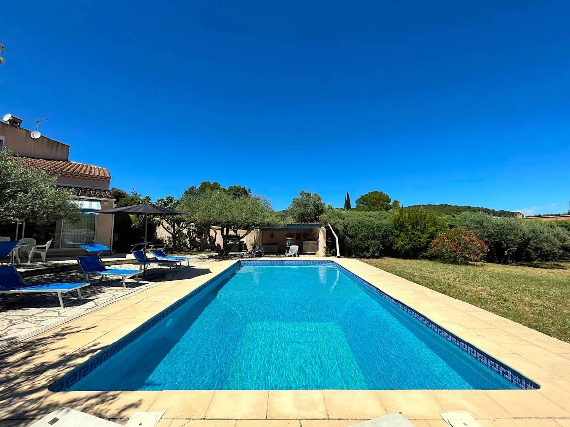 190 M² Maison De Vacances ∙ 4 Chambres ∙ 8 Personnes - Brignoles