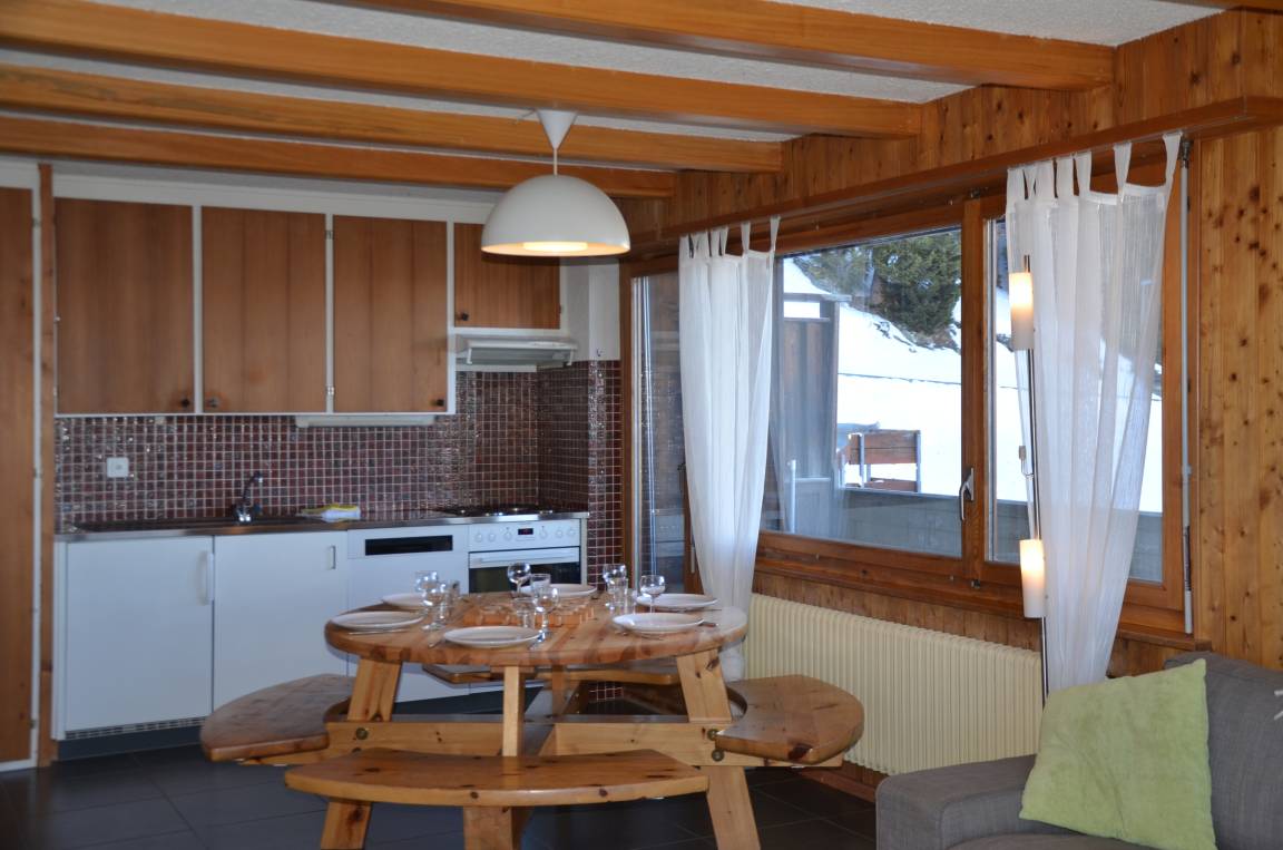 75 M² Apartamento ∙ 2 Habitaciones ∙ 6 Huéspedes - Sion