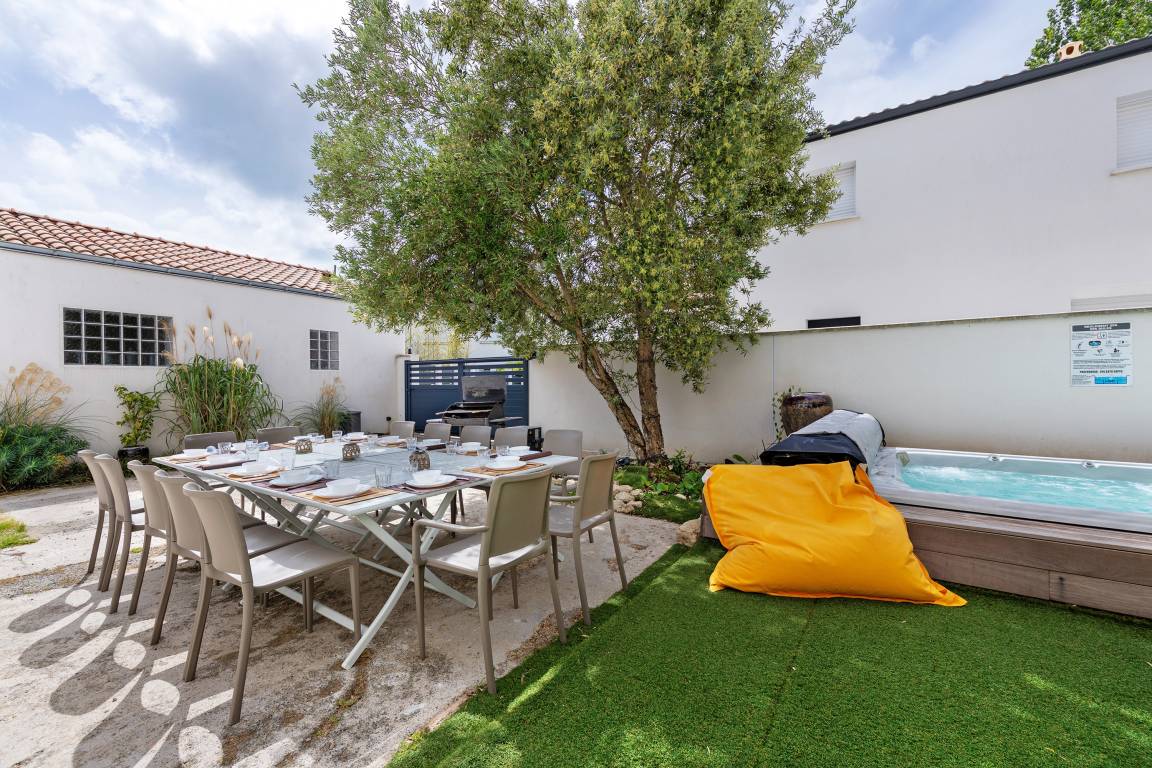 250 M² Villa ∙ 7 Chambres ∙ 15 Personnes - Grues