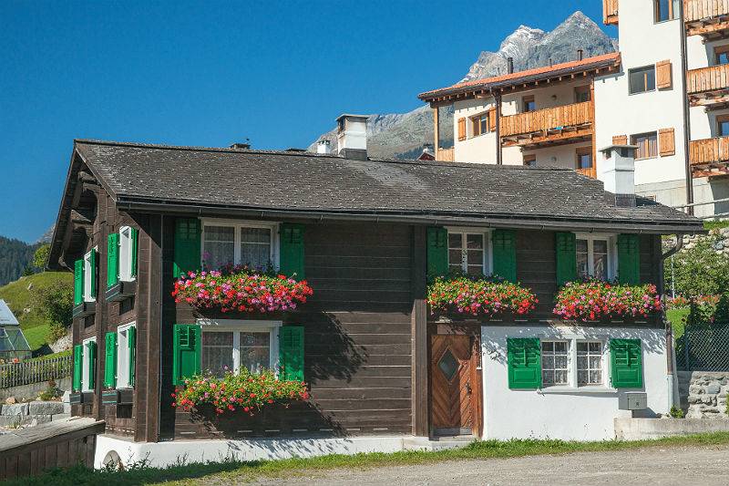 Ferienwohnung ∙ 2 Schlafzimmer ∙ 5 Gäste - Obersaxen