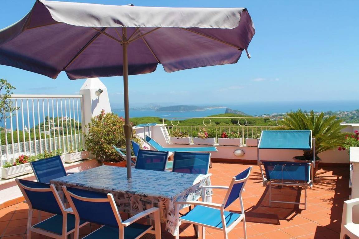 110 M² Apartment ∙ 3 Bedrooms ∙ 9 Guests - Ischia Island