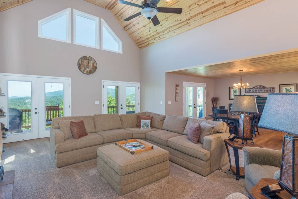 372 M² House ∙ 5 Bedrooms ∙ 10 Guests - Black Mountain, NC