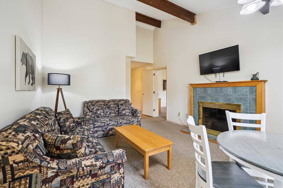 Hotel ∙ 2 Bedrooms ∙ 8 Guests - Woodstock, VT