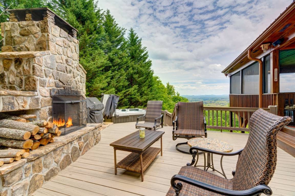 217 M² Cabin ∙ 3 Bedrooms ∙ 8 Guests - Blue Ridge, GA