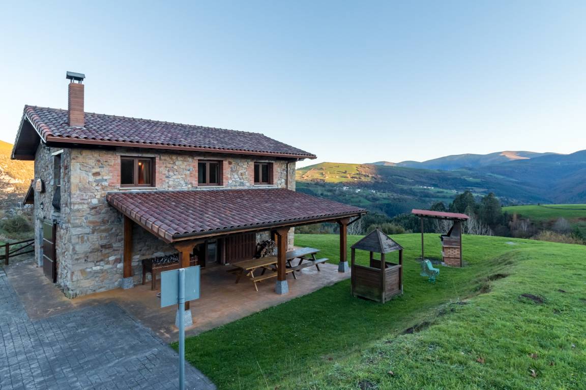100 M² Casa ∙ 5 Habitaciones ∙ 14 Huéspedes - Ramales de la Victoria