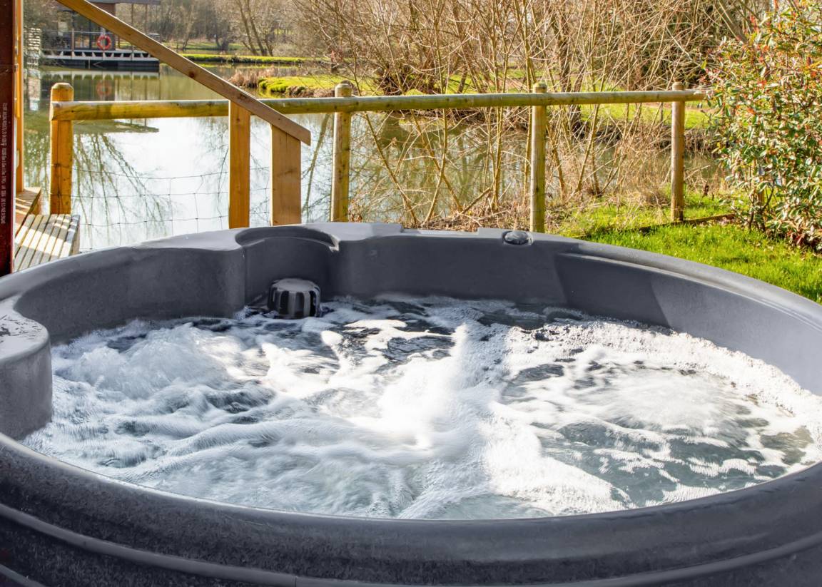 Chalet ∙ 2 Bedrooms ∙ 6 Guests - Warminster