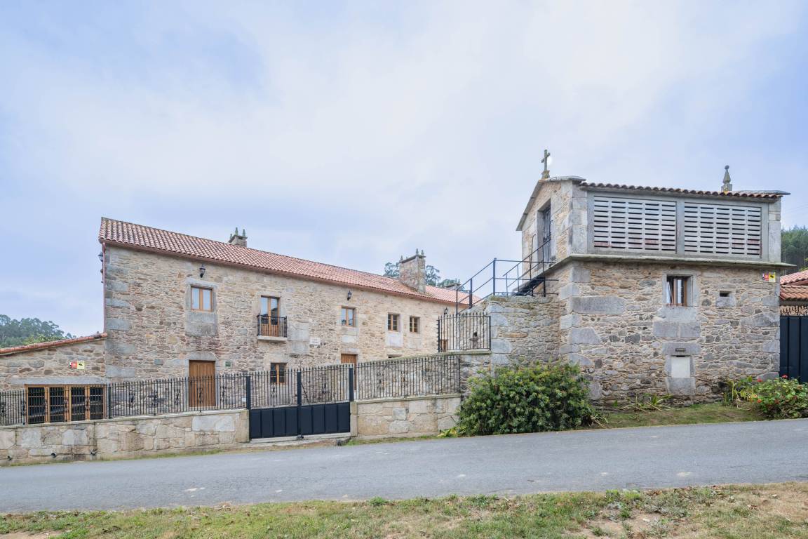 150 M² House ∙ 5 Bedrooms ∙ 14 Guests - Carballo