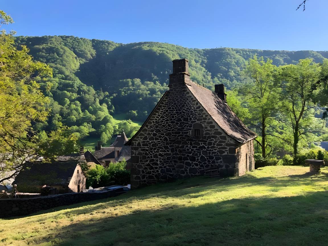 180 M² Maison De Vacances ∙ 3 Chambres ∙ 8 Personnes - Salers