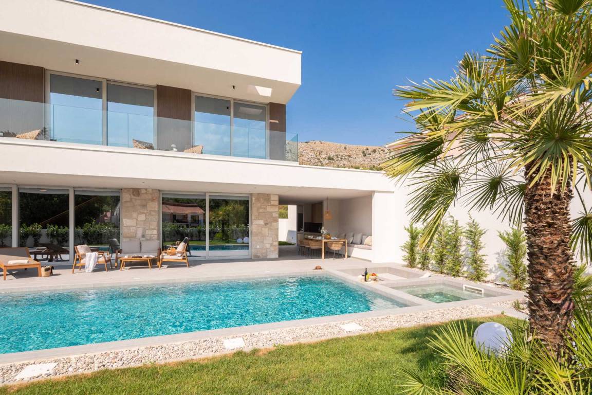 300 M² Villa ∙ 4 Makuuhuonetta ∙ 8 Vierasta - Omiš