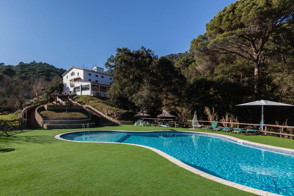 270 M² Casa ∙ 10 Habitaciones ∙ 16 Huéspedes - Hostalric