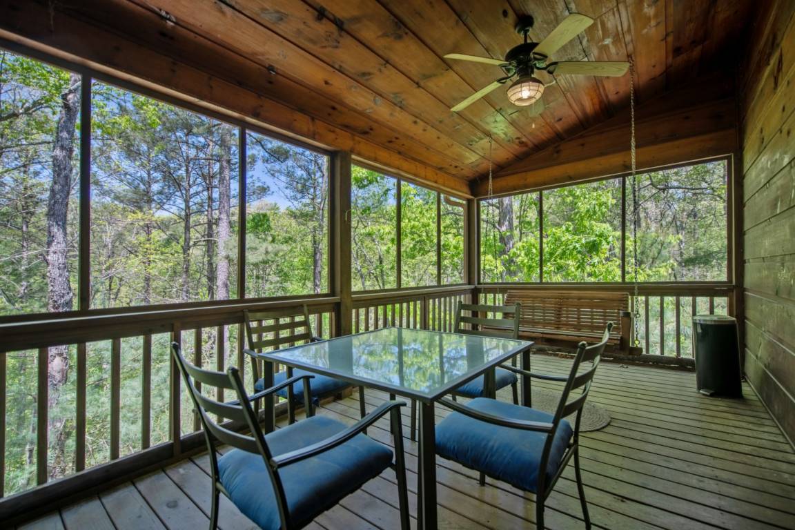 Cabin ∙ 2 Bedrooms ∙ 6 Guests - Ellijay, GA