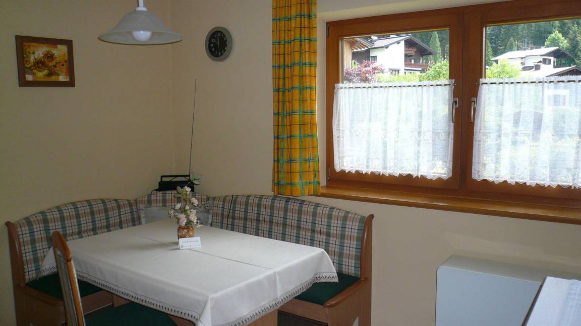 80 M² Ferienwohnung ∙ 1 Schlafzimmer ∙ 4 Gäste - Maurach