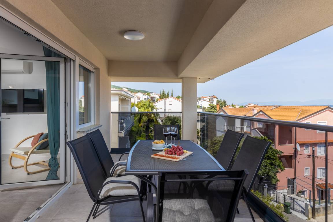 99 M² Apartment ∙ 3 Bedrooms ∙ 6 Guests - Crikvenica