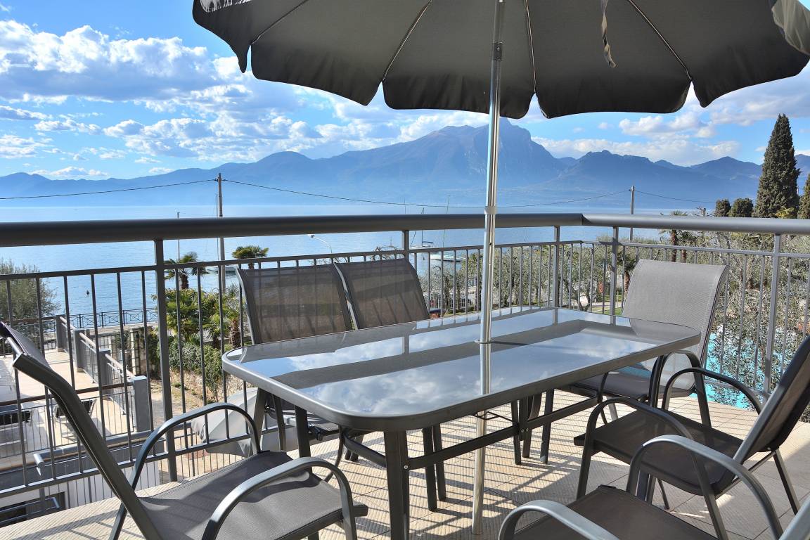 90 M² Ferienwohnung ∙ 2 Schlafzimmer ∙ 4 Gäste - Torri del Benaco