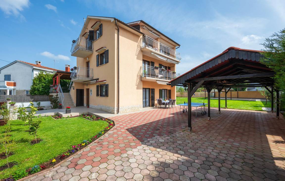 72 M² Apartment ∙ 3 Bedrooms ∙ 6 Guests - Pula